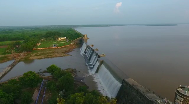 Scenic views of Ranjit Sagar Dam overflowing, the lifeline of Jamnagar | નવા નીરના વધામણા ...