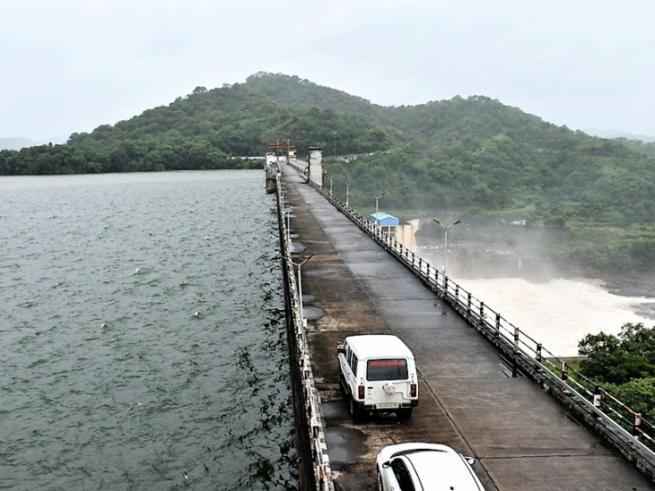 1.54 lakh cusecs of water released after opening 9 gates of Karjan Dam ...