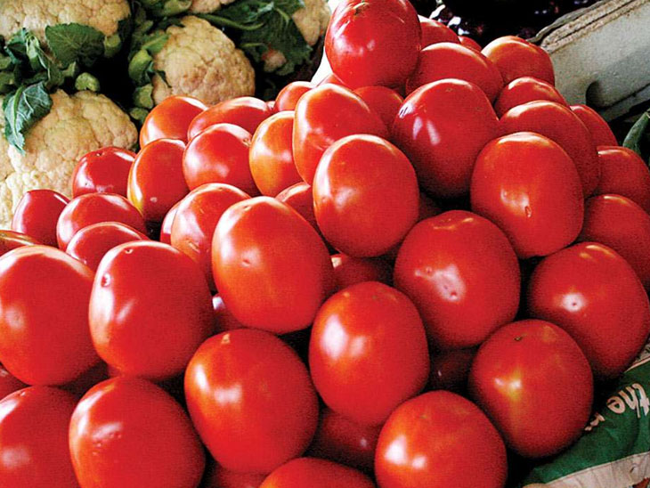 After guar and coriander, tomato prices rose to Rs 100 per kg