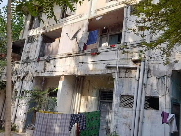 Not only the execution of the notice issued to vacate the dilapidated ...