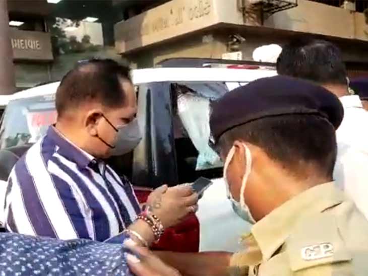 Complaint lodged with DyMC over parking of vehicle between stadium ward ...