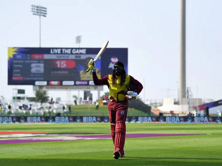 After getting out the bat lifted and signaled retirement, all embracing ...