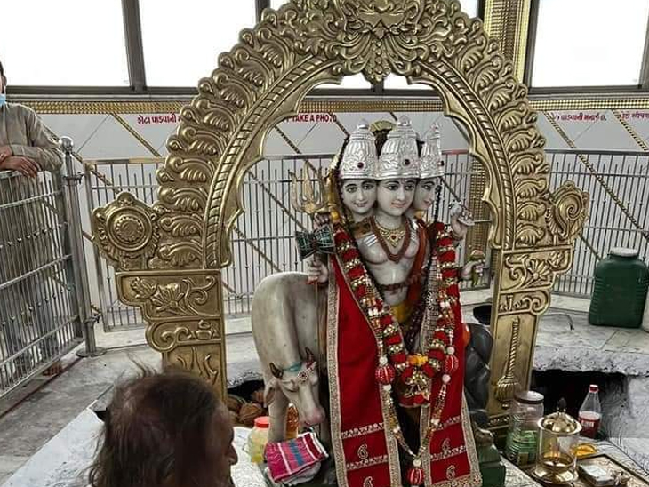 Sri Sri Ravi Shankar had a darshan of Lord Dattatreya | ધાર્મિક ...