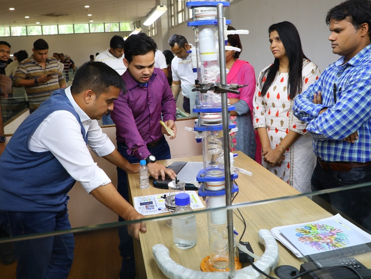 Minister of State for Home Harsh Sanghvi visited Startup Incubation ...