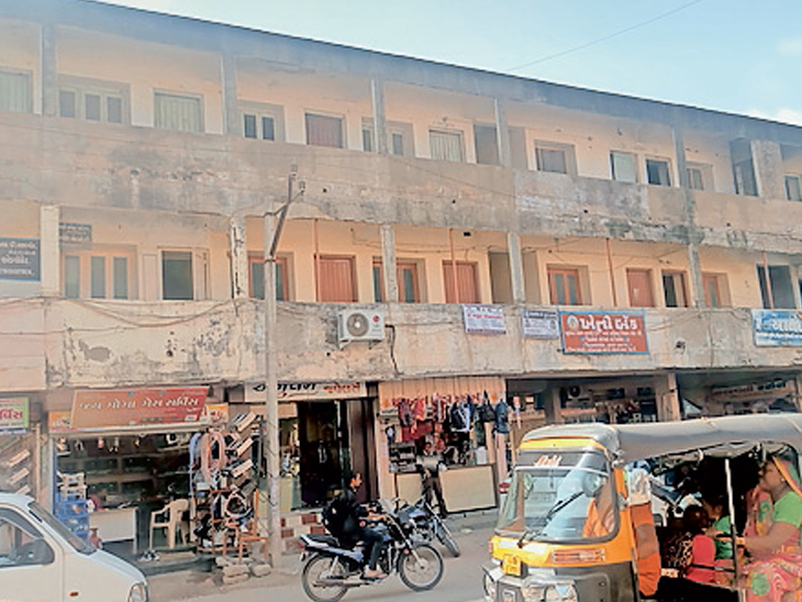 Municipality issues notice to traders to demolish dilapidated Shital ...