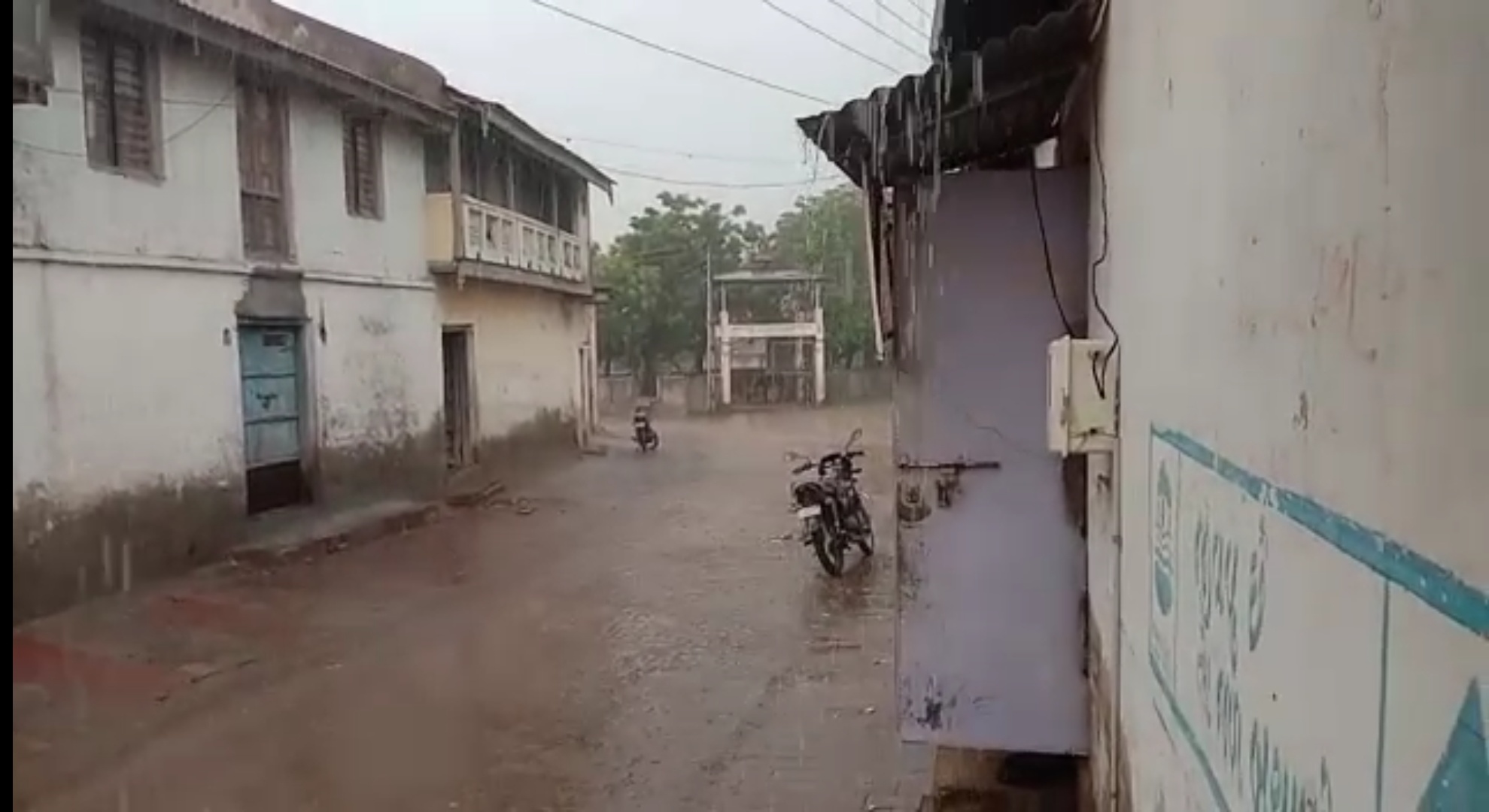 Fear of epidemic in Shankheshwar, Varahi taluka in Patan district ...