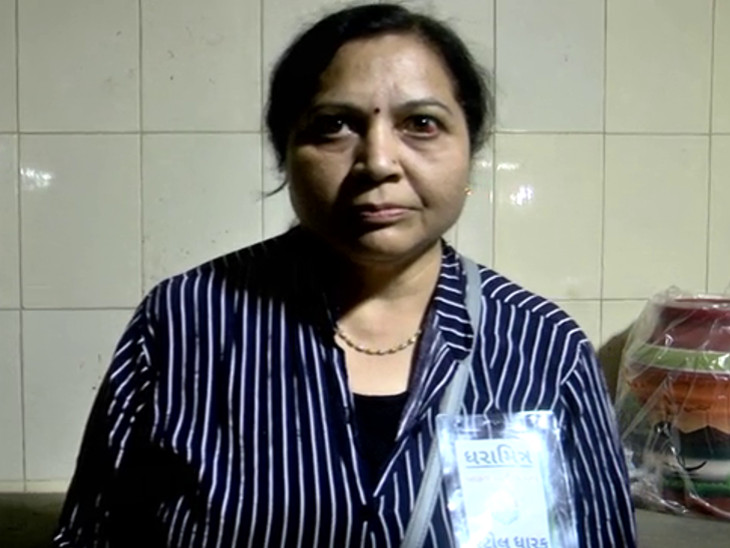 people eat First Time Fire Panipuri in rajkot between cold wave | ફાયર ...