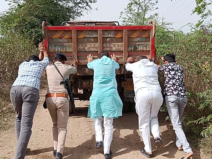 Arjun Modhwadia along with his friends hit a truck parked in the middle ...