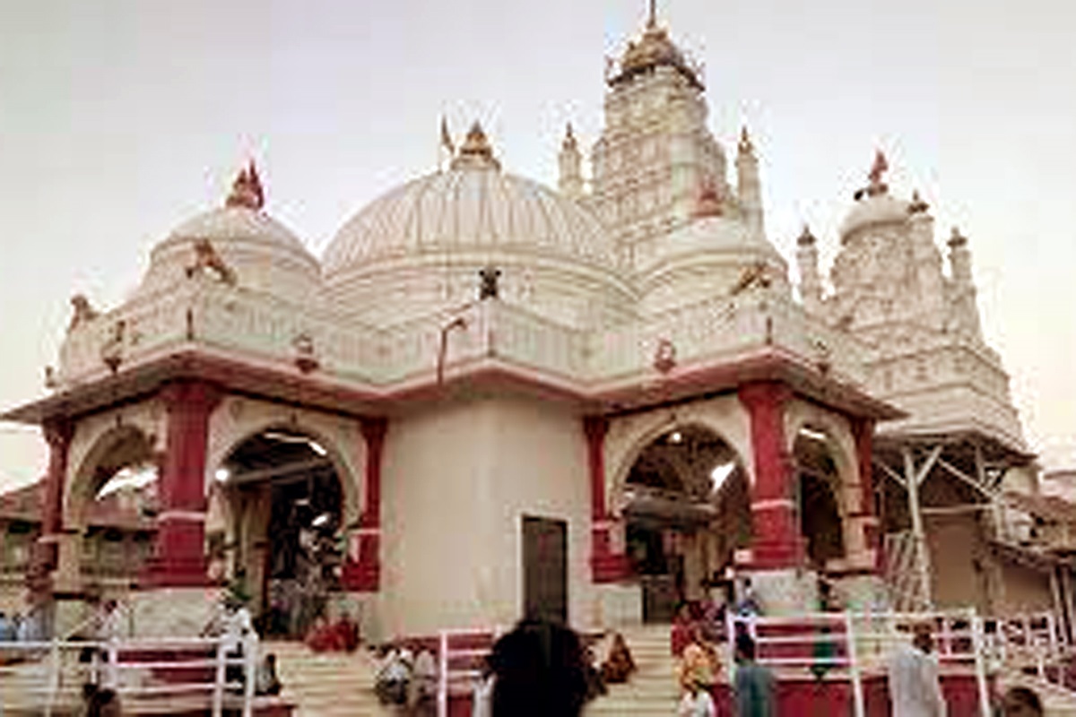 The temple of Dakor is blessed with the faith of a Sikh devotee ...