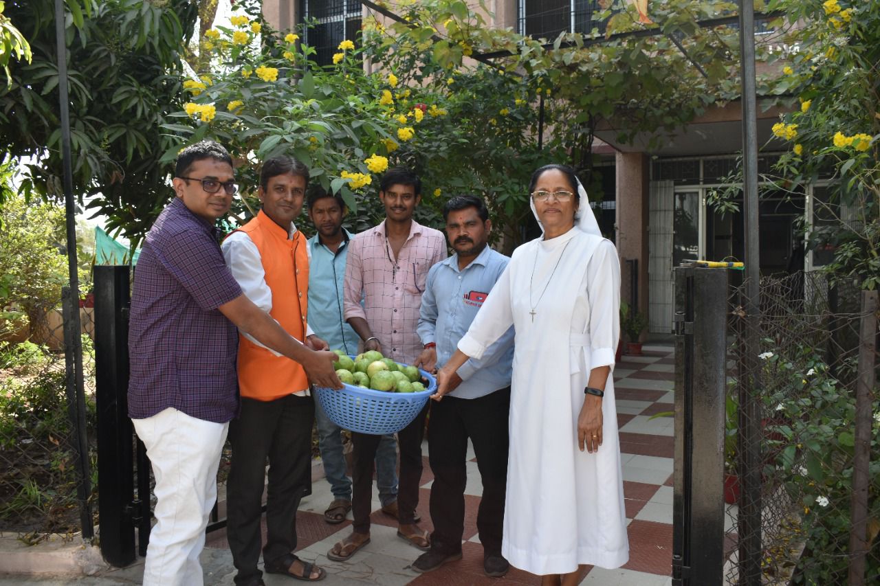 Jamphal festival celebrated in Vadtaladham, Prasad was distributed to ...