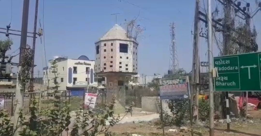 Numerous platforms in Ankleshwar city and GIDC area, Panchayat builds ...