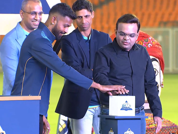 Gujarat Titans kick off Garba at the world's largest cricket stadium ...