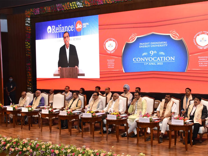 1563 young students of PDPU got graduation degree, 40 students got Ph.D ...