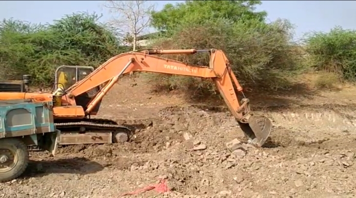 Expansion work of lake started by Nyalkaran group in Velavadar village ...