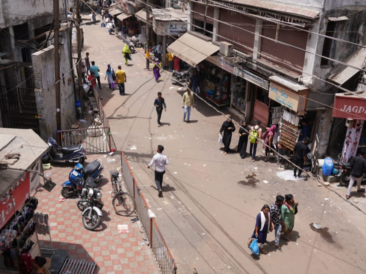 In Mars Bazaar, the mayor relieved the pressure, as in the evening ...