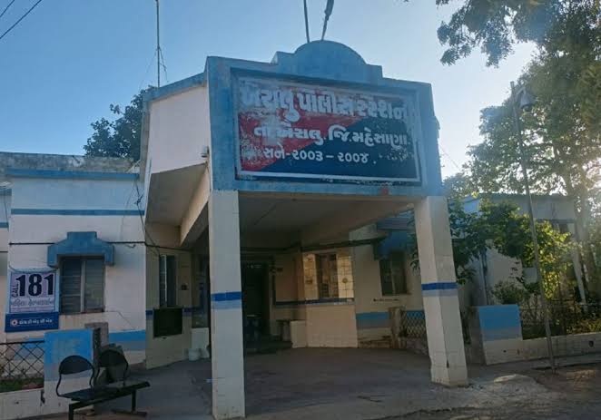 Four men attack couple in Kheralu's Malekpur | નજીવી બાબતે મારામારી ...