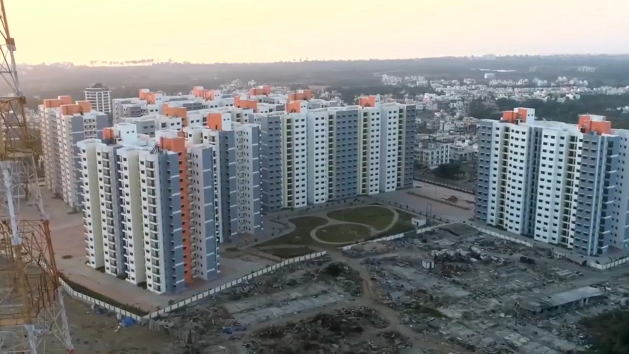 Locals in Sardar Heights building in Valsad have been facing water cut ...
