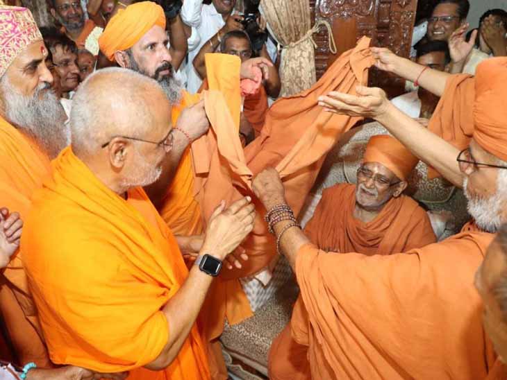 Rite of unwrapping in Sokhada completed, Premaswarup Swami sitting on ...