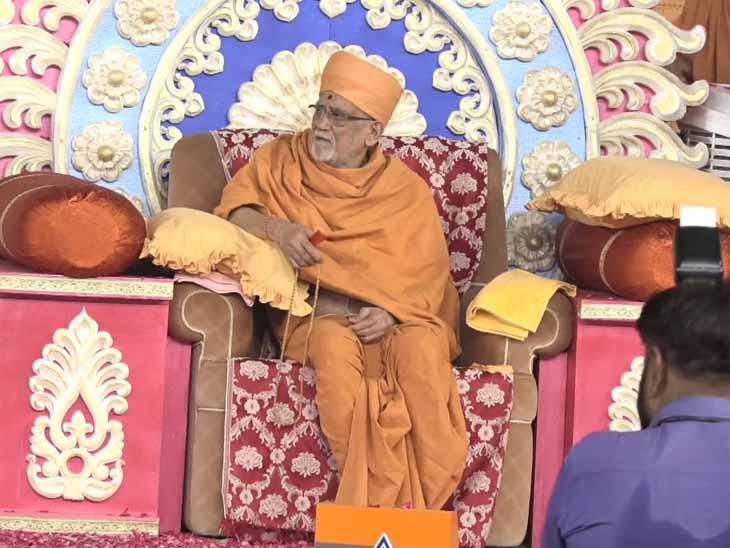 Rite of unwrapping in Sokhada completed, Premaswarup Swami sitting on ...