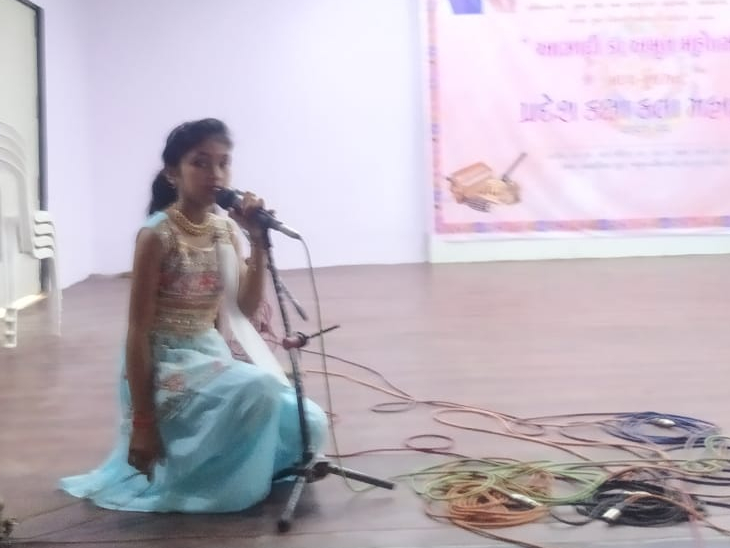 A 10-year-old girl from Nadiad enchanted Bhalbhala with Jhalaki, Duha ...