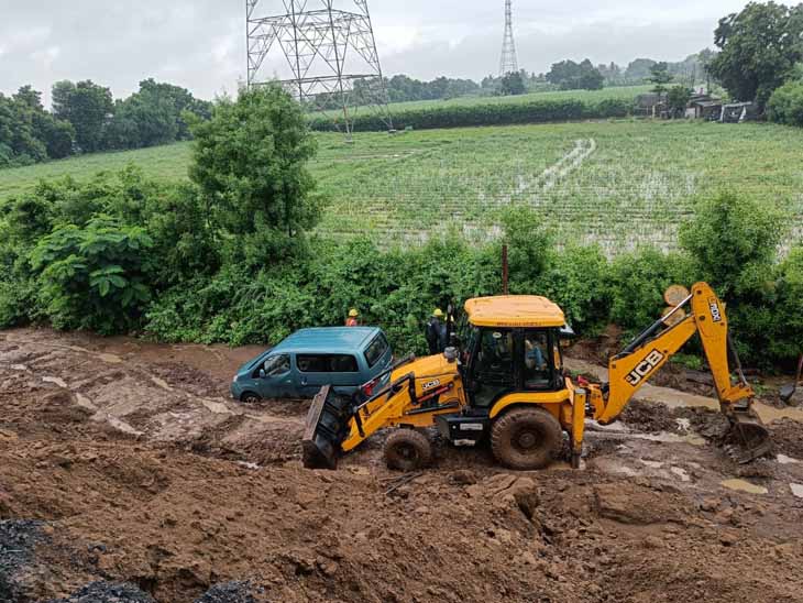 The road connecting Valak to Bhada village was closed due to flooding ...