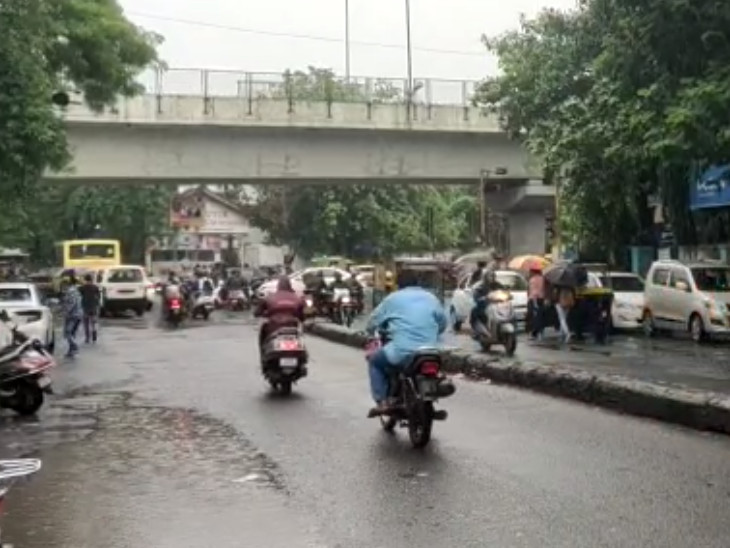 Amid heavy rain forecast, cloudy weather, two inches of rain in Mangrol ...