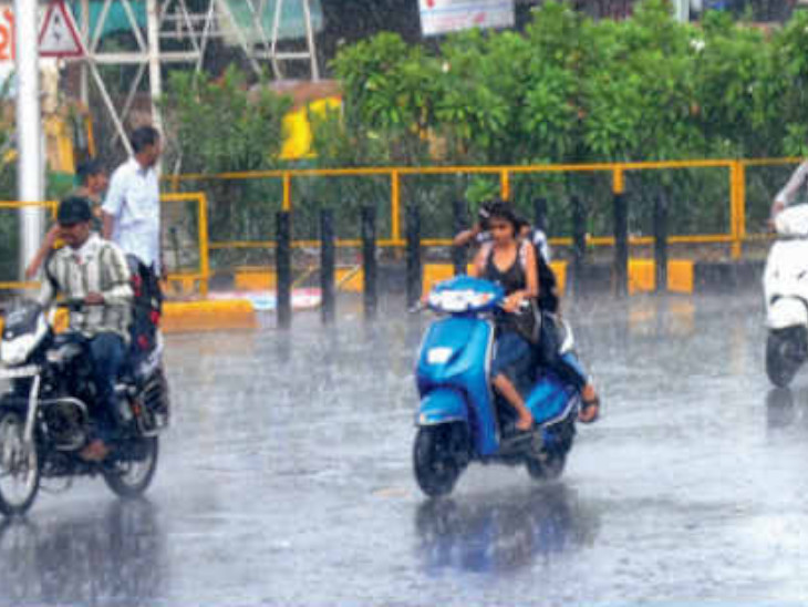 Amid heavy rain forecast, cloudy weather, two inches of rain in Mangrol ...