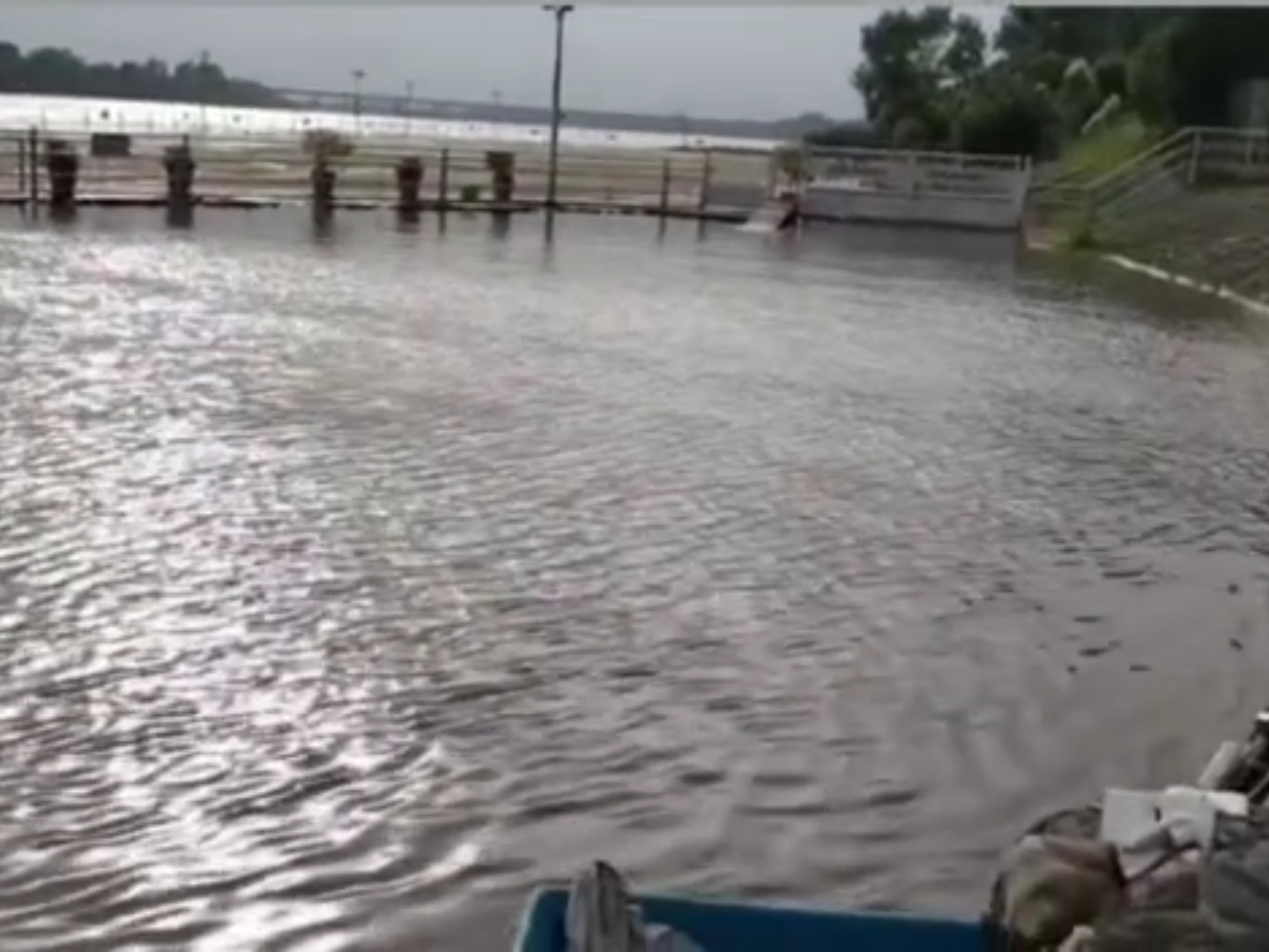 Tapi river overflows with water released from Ukai Dam, Mandvi ...