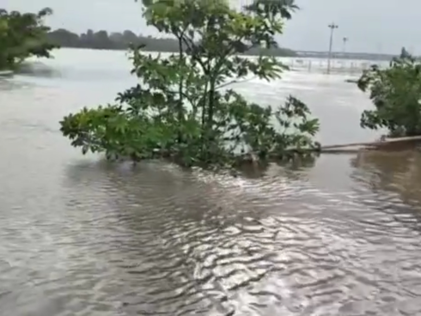 Tapi river overflows with water released from Ukai Dam, Mandvi ...