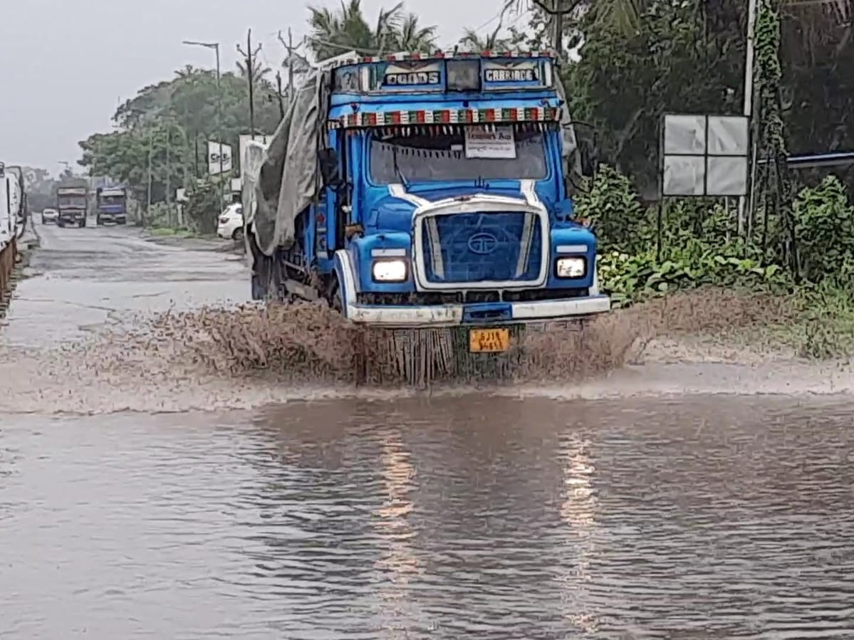 Two and a half inches of rain fell in Khergam of Navsari and one inch ...