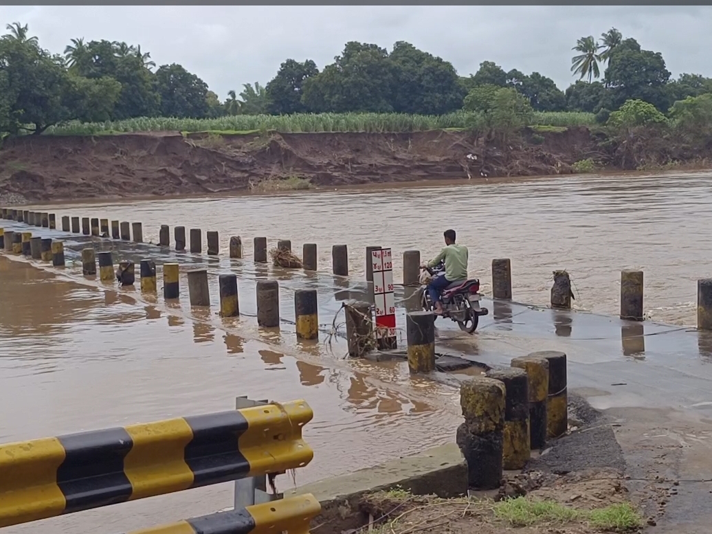 Due to heavy rains in the uplands, the water level of Purna river continues to rise, causing the ...