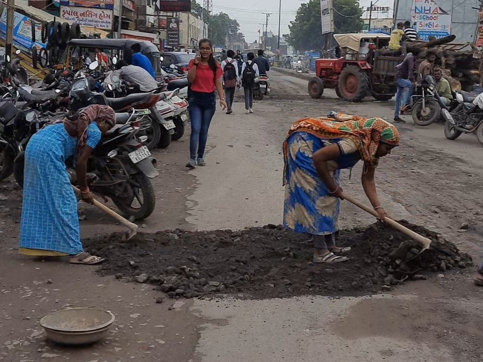 હાલોલ શહેરના મુખ્ય માર્ગોના ખાડાઓ પુરવાની કામગીરીથી આંશિક રાહત, વારંવાર ...