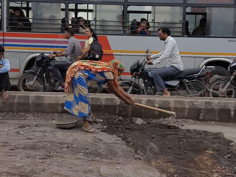 હાલોલ શહેરના મુખ્ય માર્ગોના ખાડાઓ પુરવાની કામગીરીથી આંશિક રાહત, વારંવાર ...