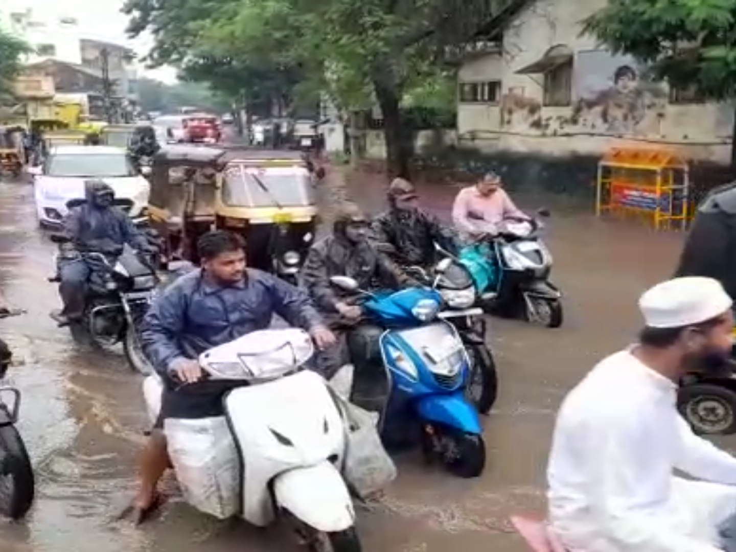 It rained in many areas of Navsari, water flooded the roads