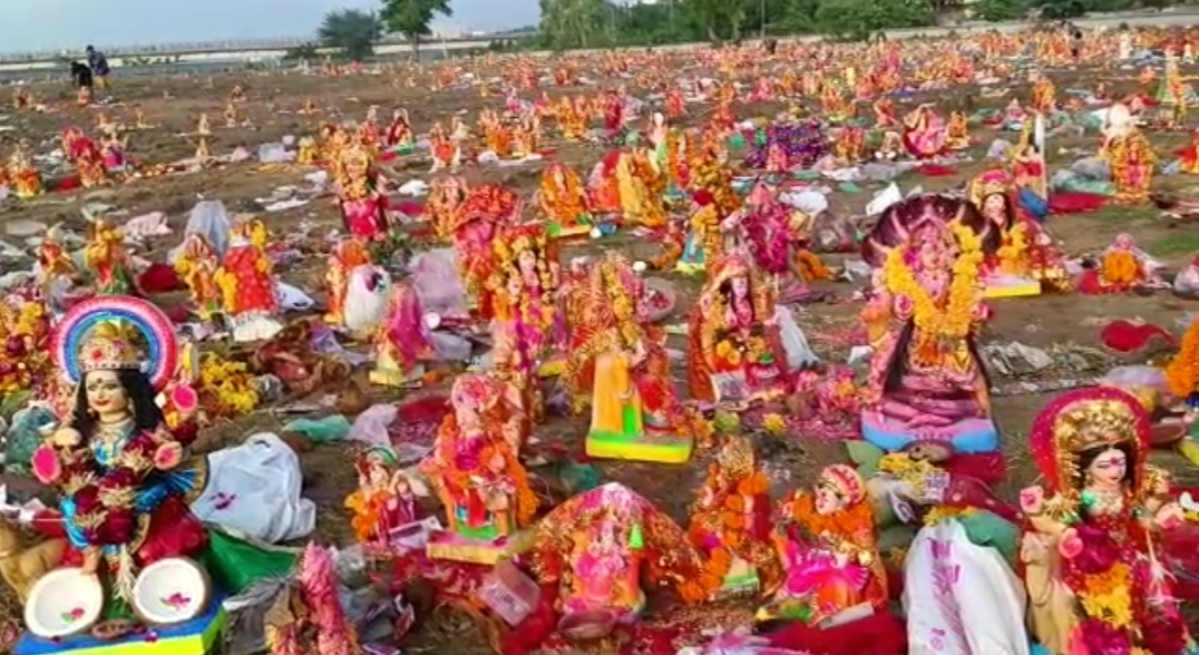 Dashama idols in Ahmedabad and placed in the ground itself, AMC did not ...