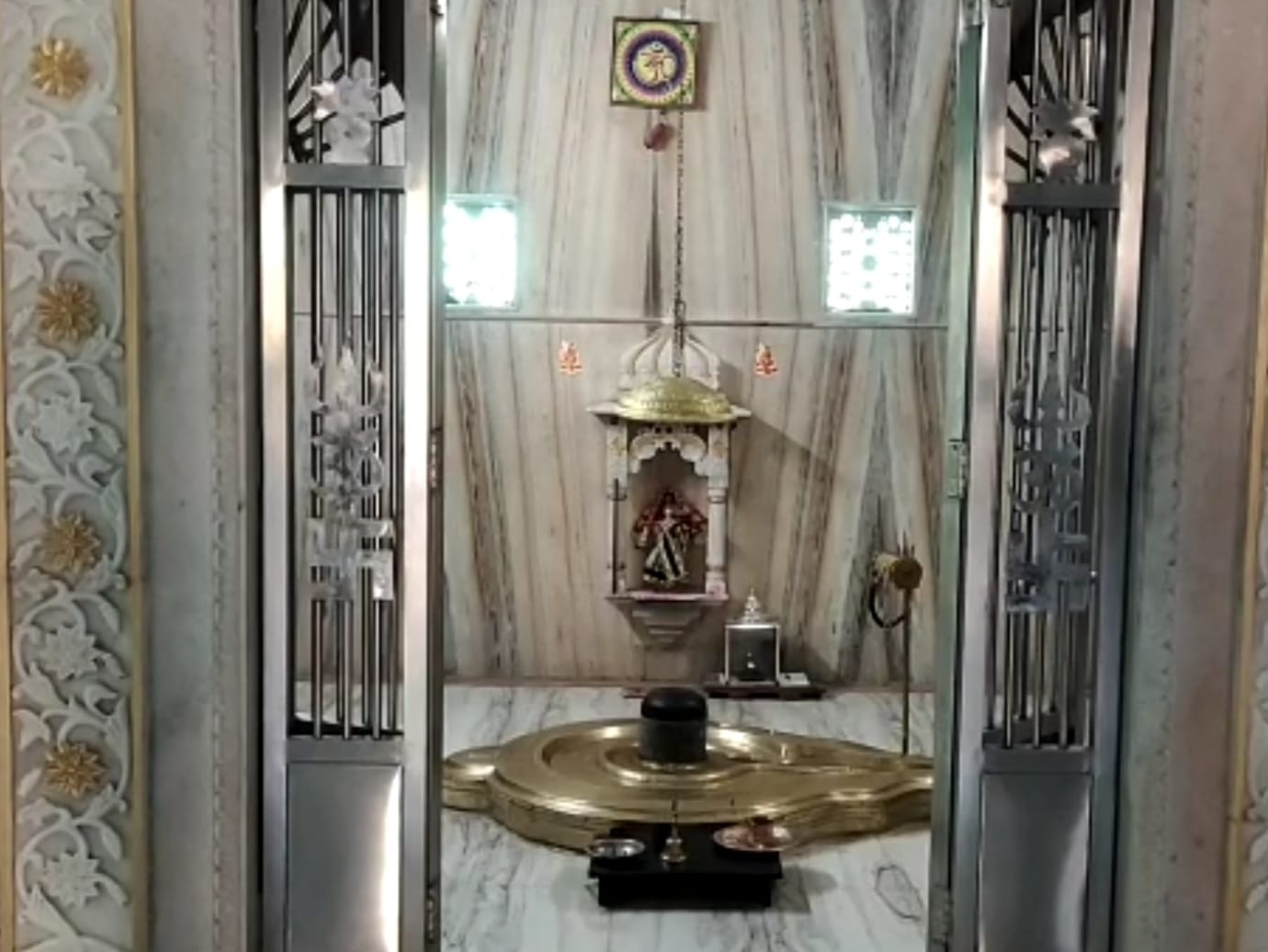 broke the lock of the main gate of the temple of Dhareshwara Mahadev in ...