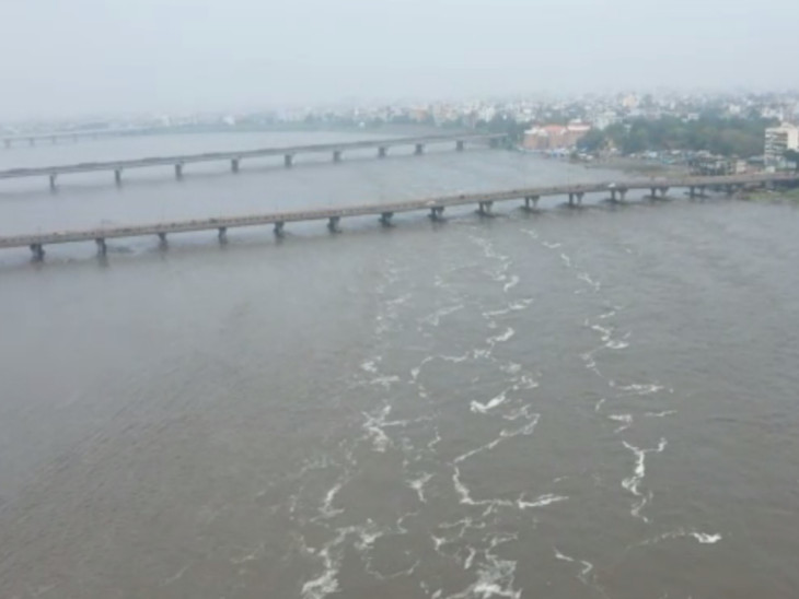 Dramatic flow of Tapi river as huge volume of water is released from ...