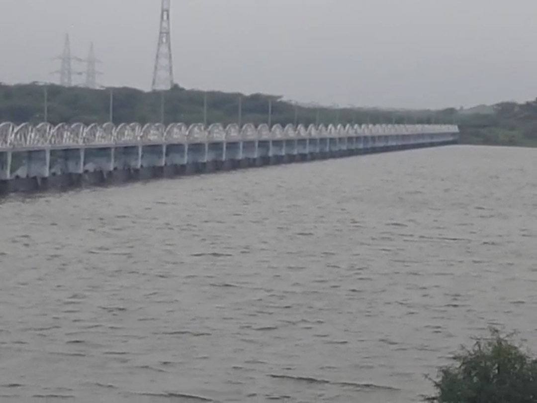 Mahu's Malan Dam overflowed, people warned not to move in the river bed ...