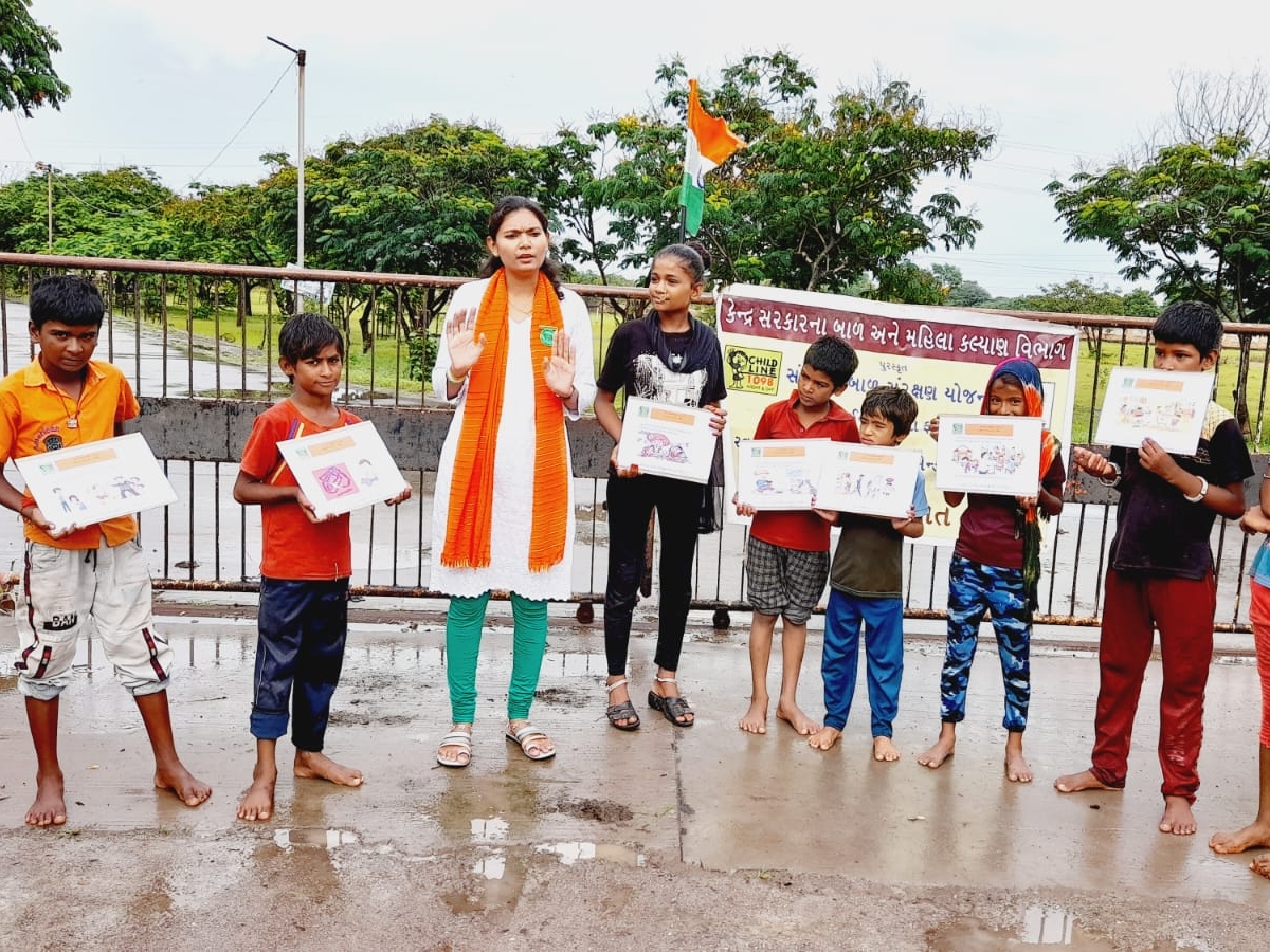 Childline 1098 organized a program to inspire children to lead a better ...