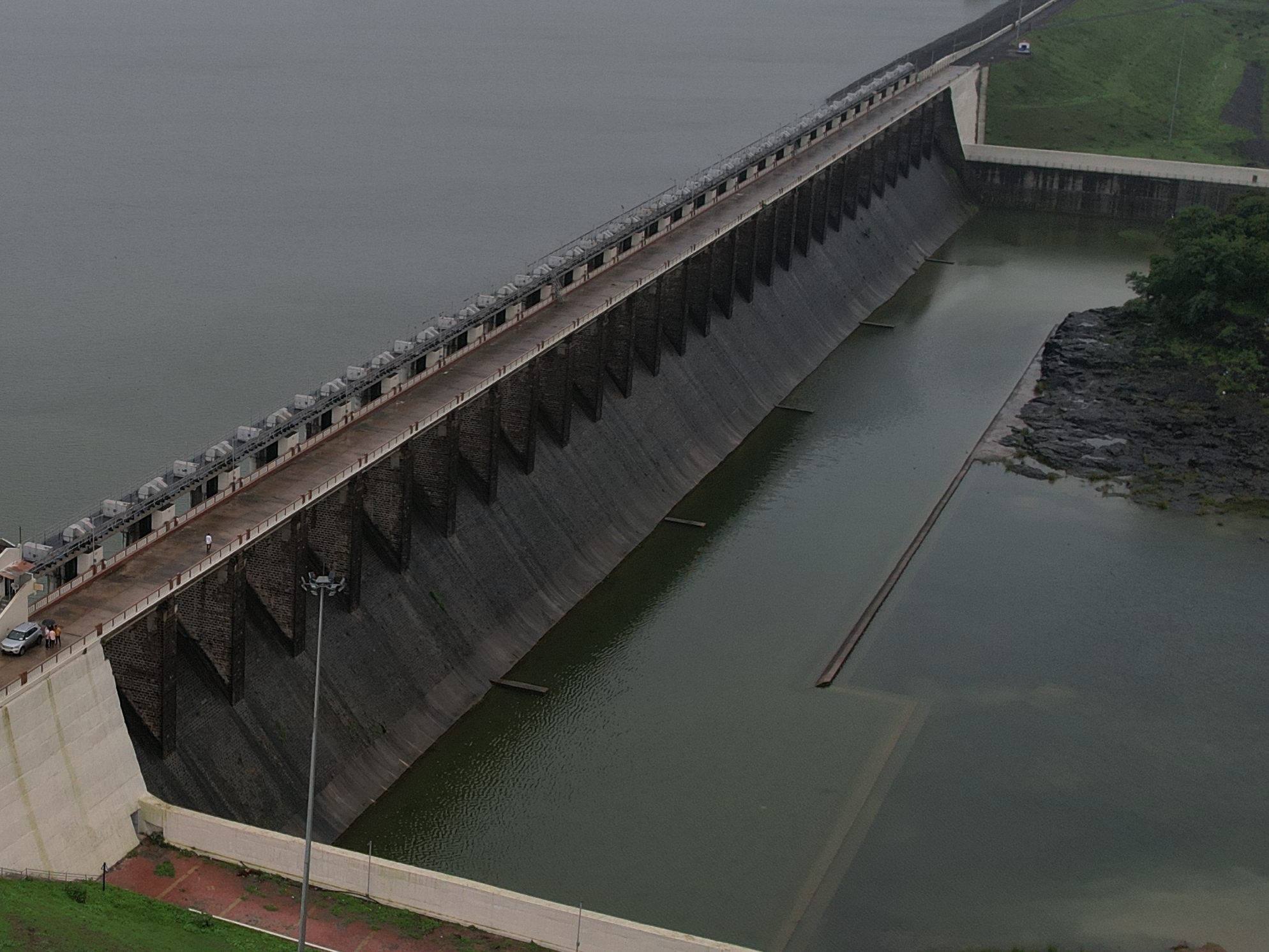 Water inflow continues in Bhadar Dam near Gondal, level reaches 28 feet ...