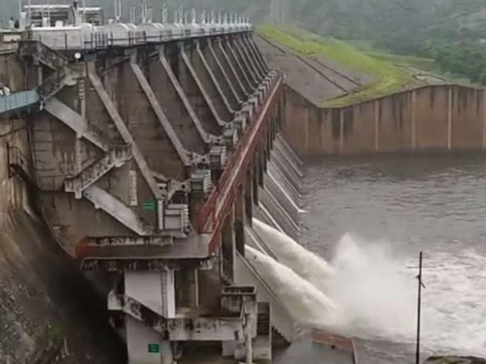 Mehsana's Dharoi Dam level reaches 617 feet, three gates will be opened ...
