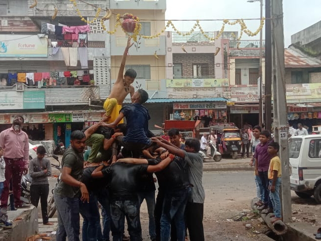 On the occasion of Janmashtami festival in Godhra, Matki Fod program ...