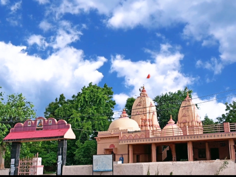 Villagers of Radha Krishna Temple of Kavath village in Kapdvanj ...