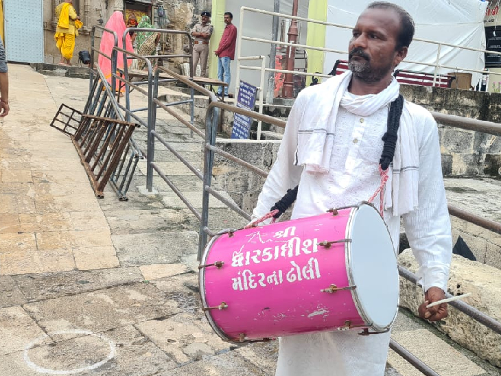 A Muslim family from Dwarka has been playing drums and sharnai in the ...