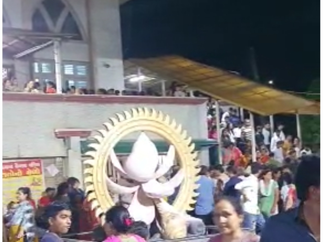 Devotees thronged the temples of Halol to witness Krishna's birth at ...