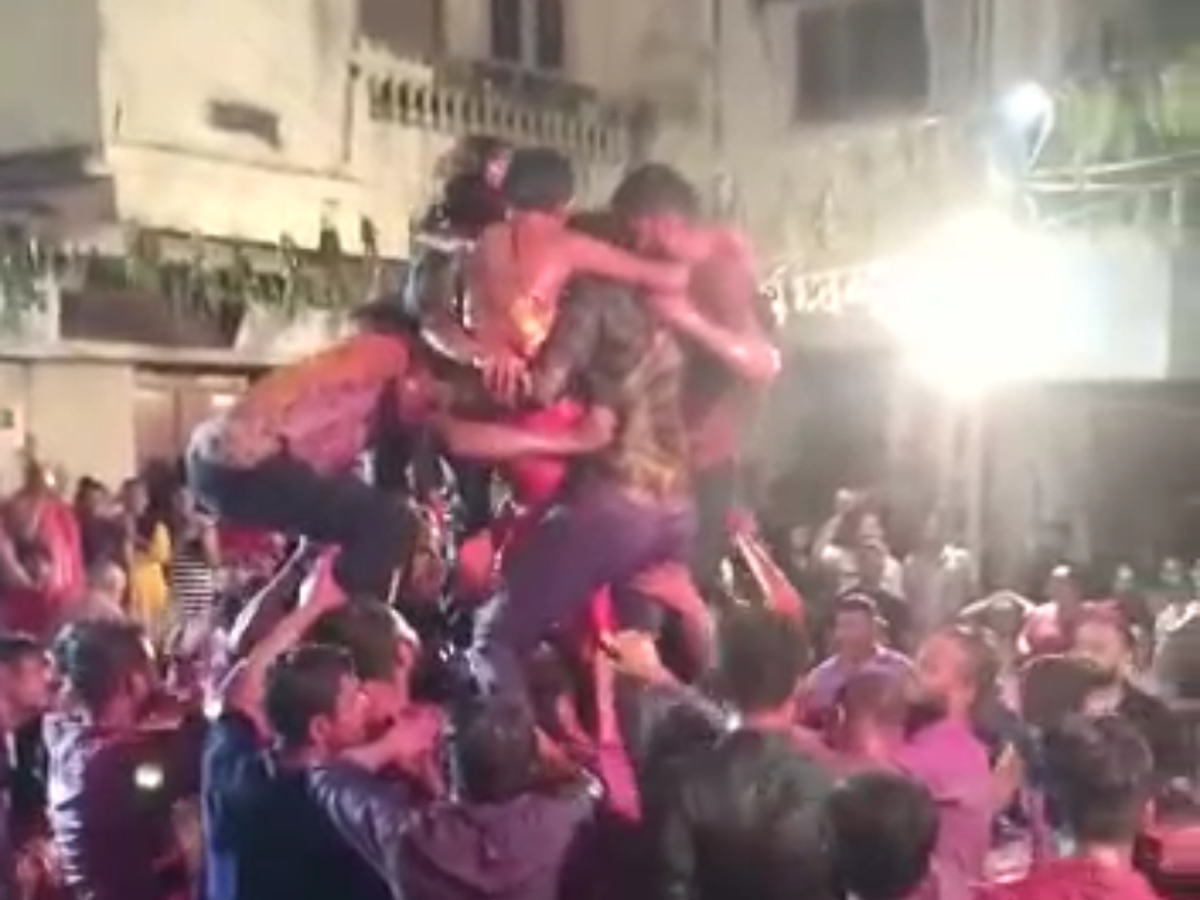 A grand matki fod program was held in Kapdvanj, devotees participated ...