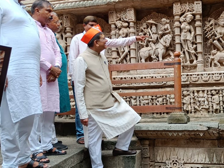 Union Minister Piyush Goyal visits Patan's Rankivav and Patola House ...