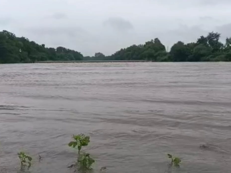 Heavy inflow of water into Vatrak river due to heavy rainfall in ...