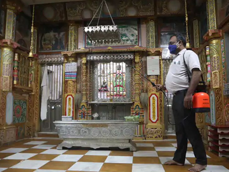 40 Jainacharyas, more than 1200 monks and nuns in the city's 250 Jain ...