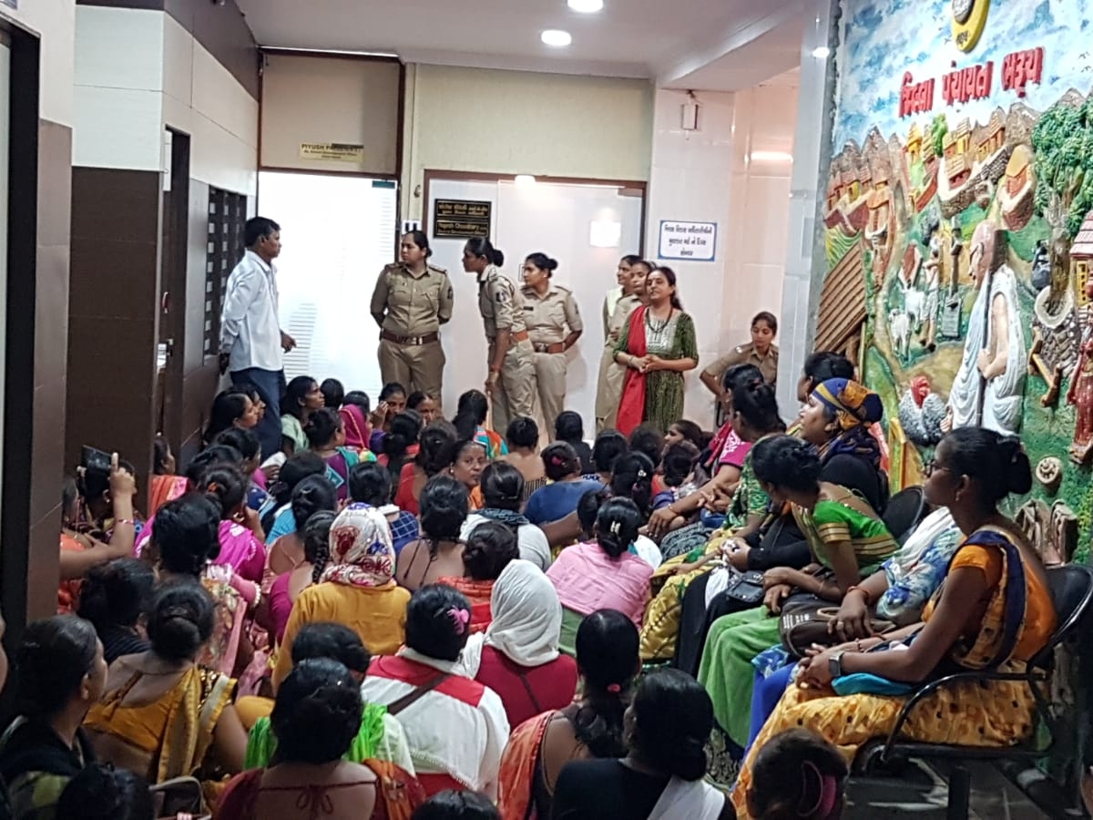 Bharuch DDO raised slogans outside the chamber over pending questions ...